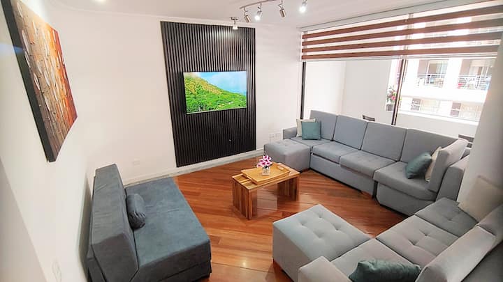 Large 5br/15p Apt Prime Location Perfect 4 Groups - Quito