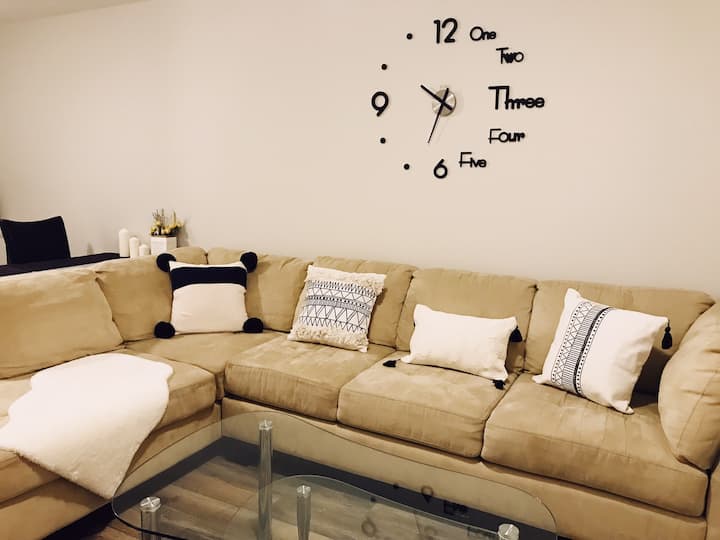 King Size Bed, Brand New, Lovely Suite - 나나이모