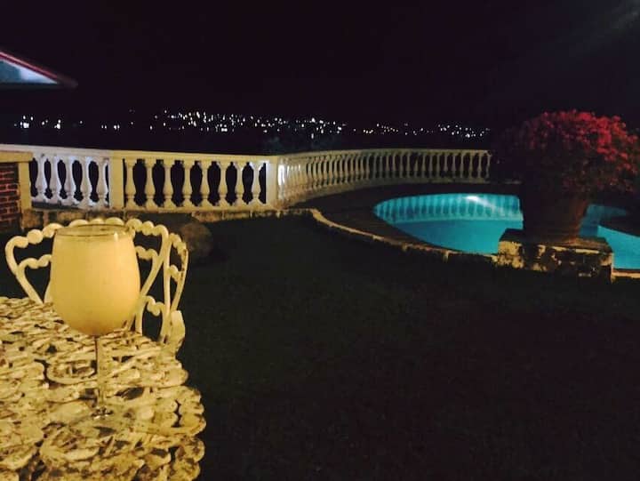 Casa De Piedra Teques
Para Hasta 23 Personas - Tequesquitengo
