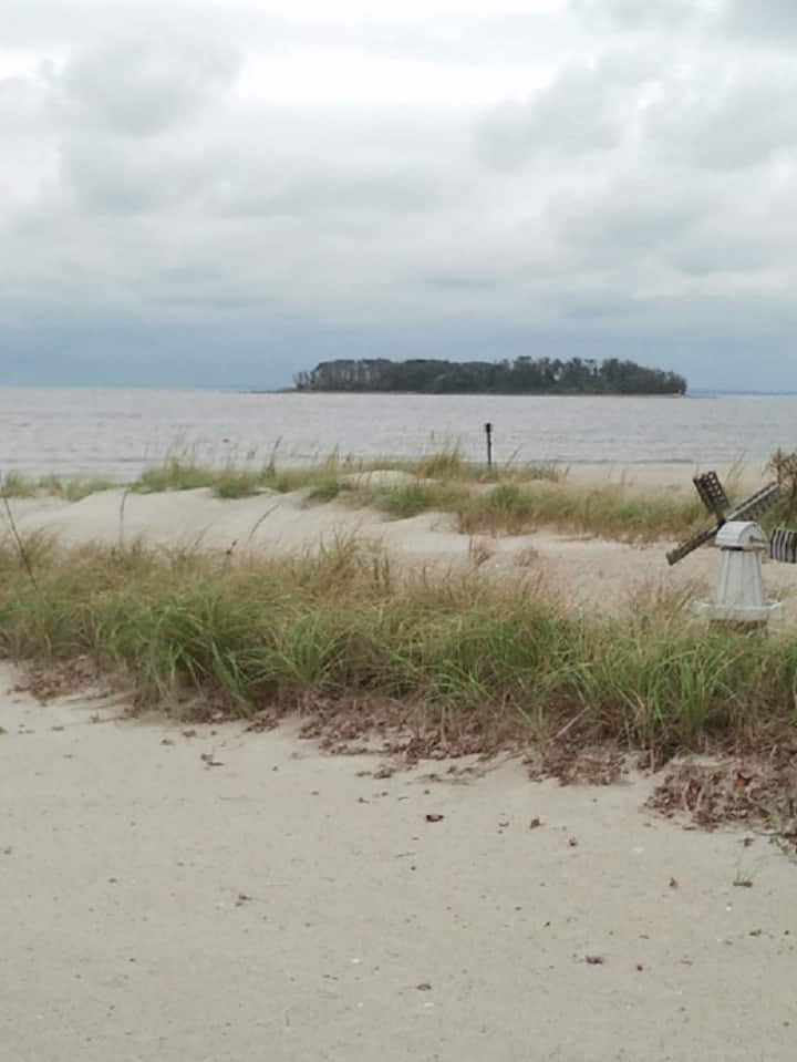 Charming Beach Home Steps To Silver Sands Beach - 밀퍼드