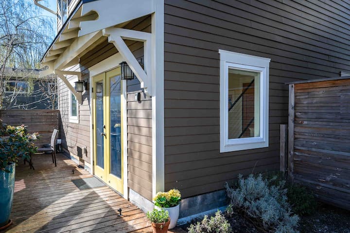 Lovely Cottage In A Wonderful Location! - Portland, OR