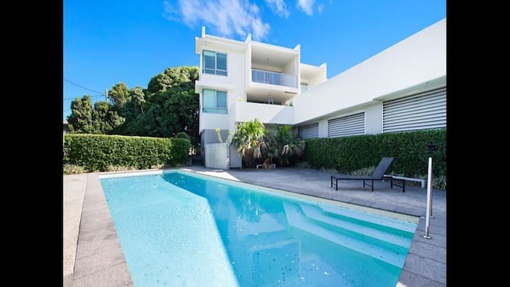 Quite Room In A Small Boutique Apartment Block. - Broadbeach