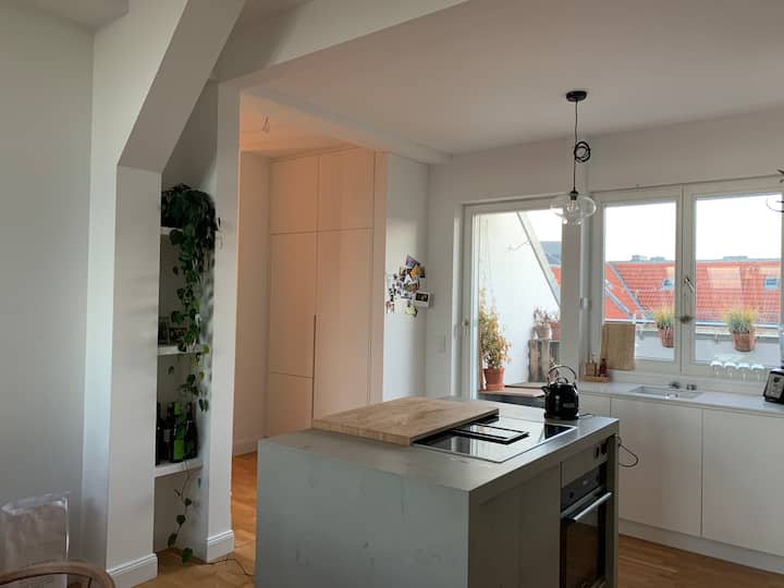 85qm Penthouse Altbau Mit Balkon - 베를린