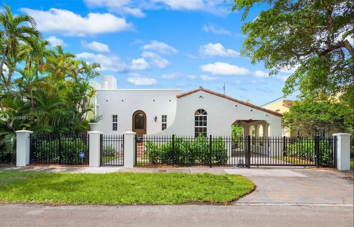 Calm And Quiet In Coral Gables ☀️ - Coral Gables, FL