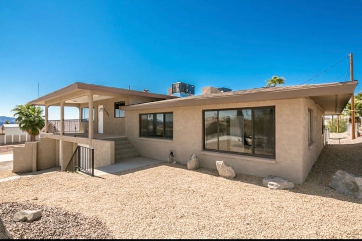 Gorgeous Lake Havasu Home! 3/2 + Game Room - Lake Havasu City, AZ