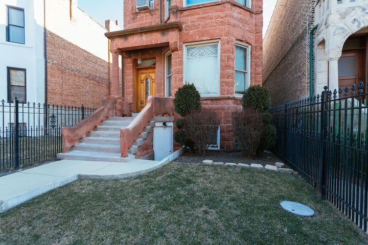 Charming Brownstone - Şikago, IL