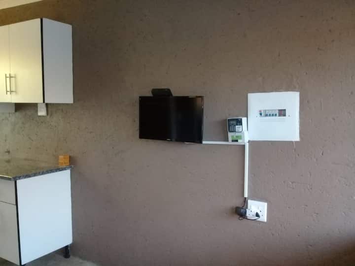 Free Wi-fi, Hot Water, Dstv - Mankweng