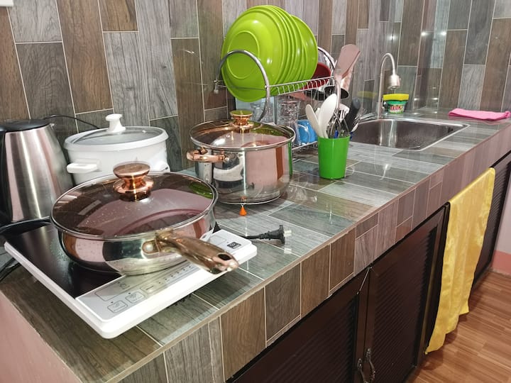 6-8 Pax, Aircon, Hot Shower, Wi-fi, Parking - Lucban