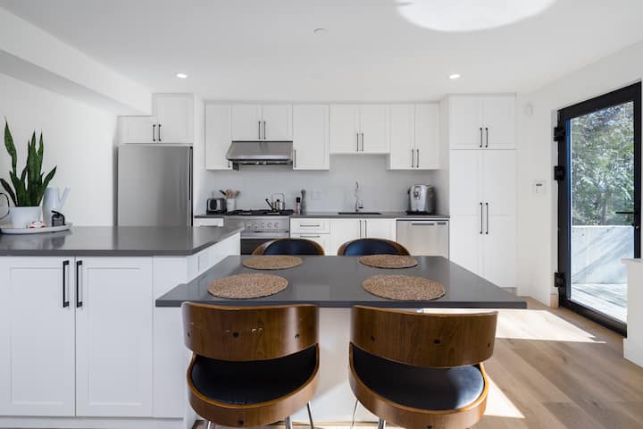 Bright Oceanside Suite - Nature Lovers Paradise - Horseshoe Bay