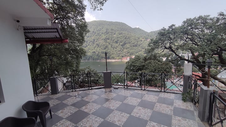 Krishnam Lake View Cozy Single Room Suite - Nainital