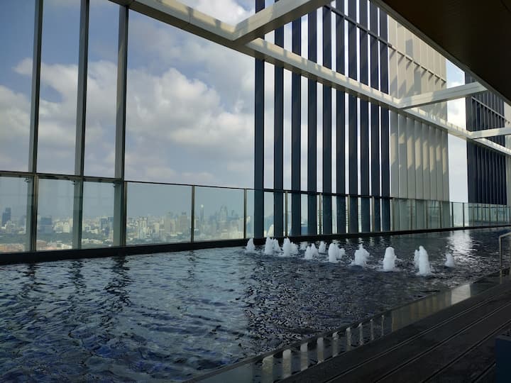 Rooftop Pool Gym Luxury Cozy Condo  Btsphromphong - Bangkok