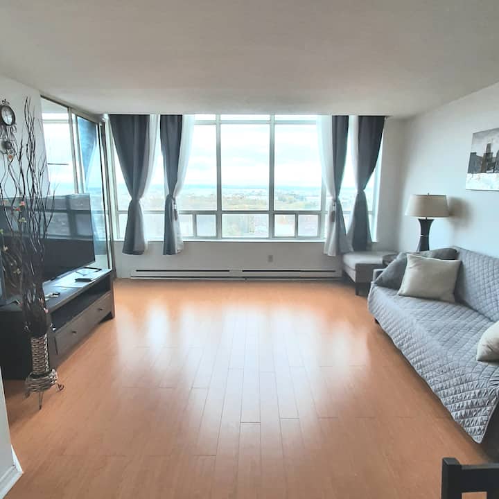 20% Off Great View Penthouse 2+1 Free Parking - Markham