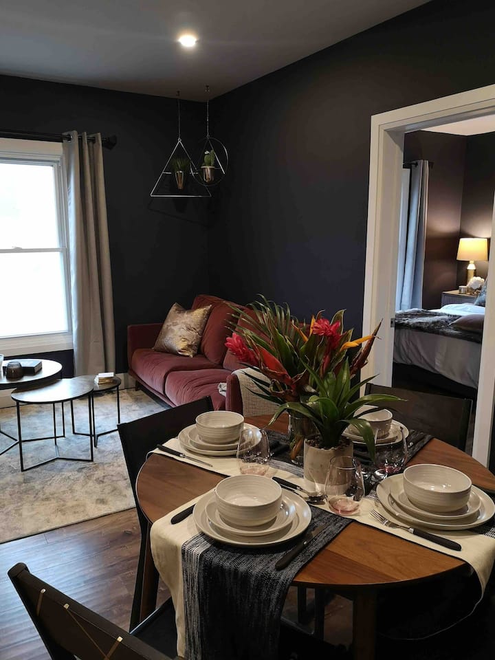 2 Bedroom Close To Downtown And Victoria Hospital - London