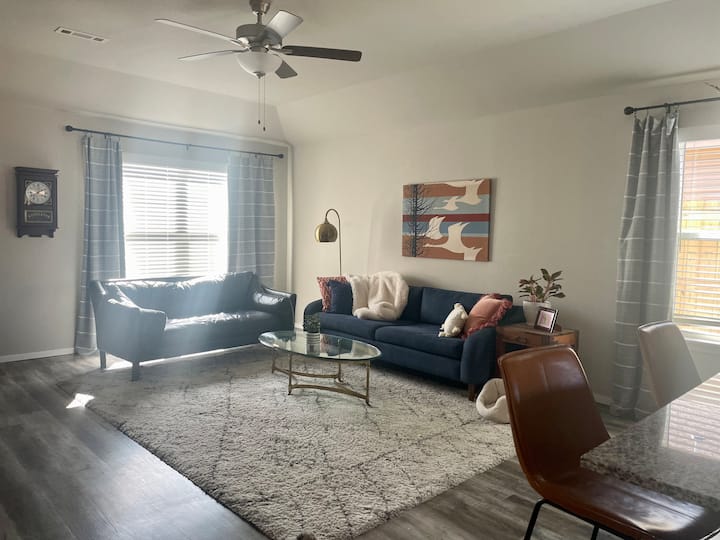 Convenient Fayetteville Stay - Fayetteville, AR