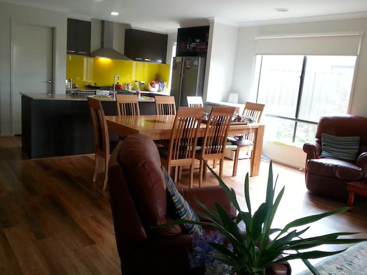 Give You A Break In Peaceful House-rose Room ! - Melton
