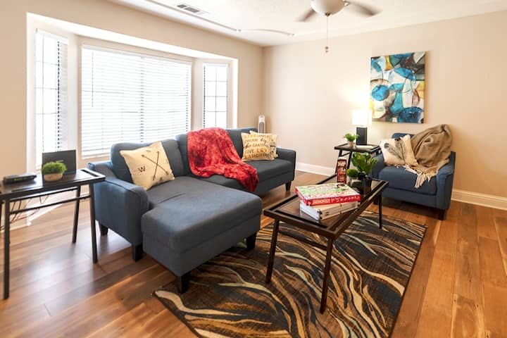 Sundial Bridge Stylish & Modern 4br Home! - Redding, CA