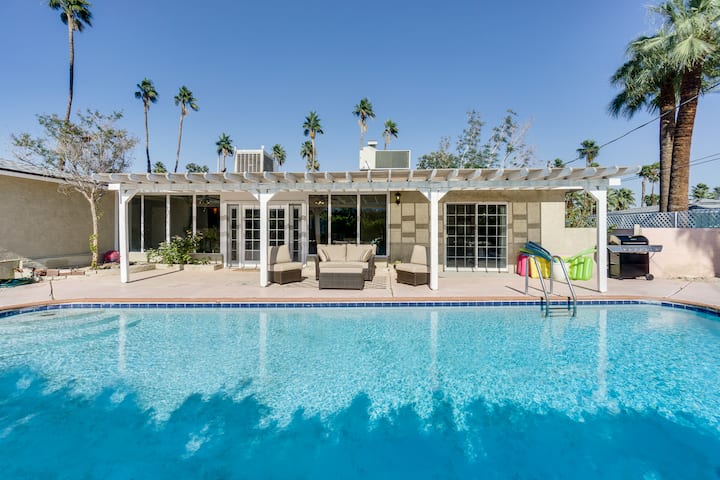 Updated Family Sunny Pool Home Palm Springs - Palm Springs, CA