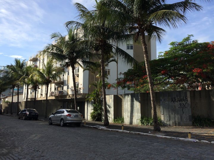 Ap. Inteiro, Aconchegante, 1 Quadra Da Praia. - Cabo Frio