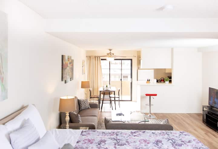 Remarkable Hollywood Studio-fully Furnished - Los Angeles