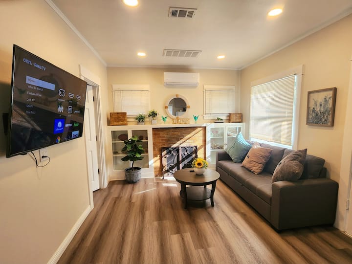 Detached Charming House Prime Location King Bed ! - Pasadena, CA
