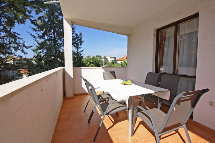 Big Apartment (6+2) 60m From Beach - Fažana