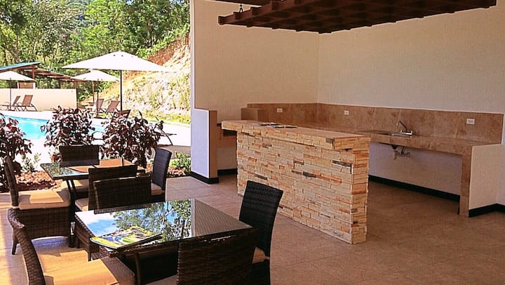 Cozy Beach House Minutes From The Shore - Playa Herradura