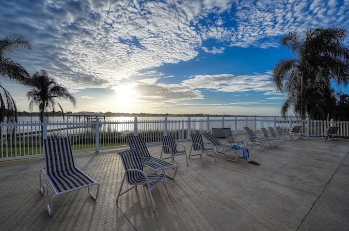 Rv Oasis: Stylish Fun Retreat - Lake Placid, FL