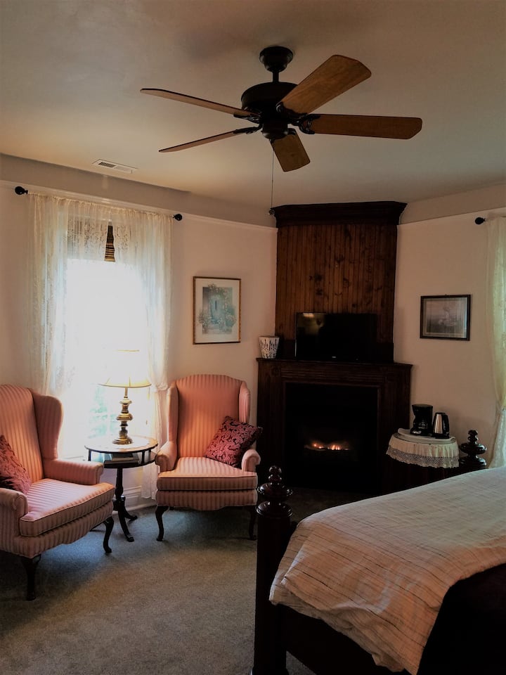 Charming Old Farmhouse* - Franklin, TN