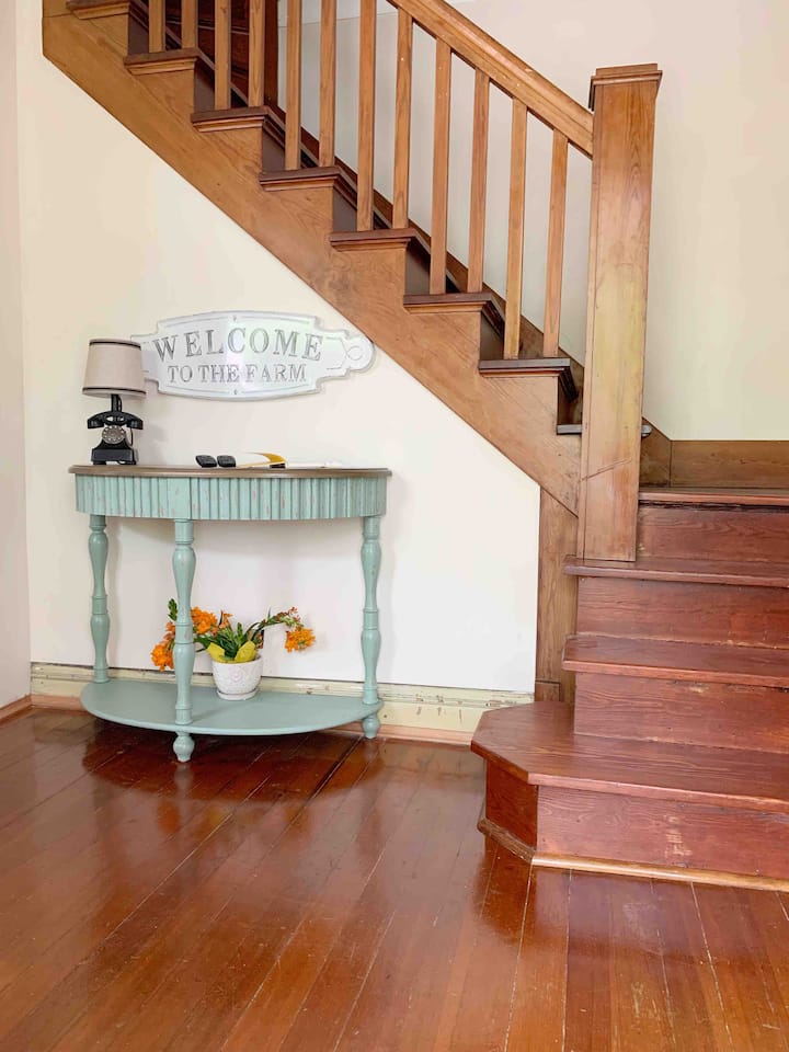 Charming Historic Farmhouse | Near Fugitive Beach - Rolla, MO