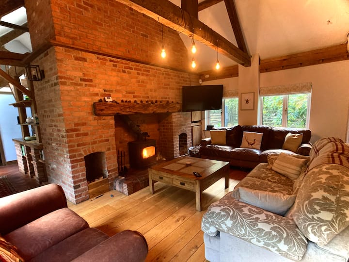 Top 10 Log Cabins With Hot Tub In Nottinghamshire, UK | Trip101