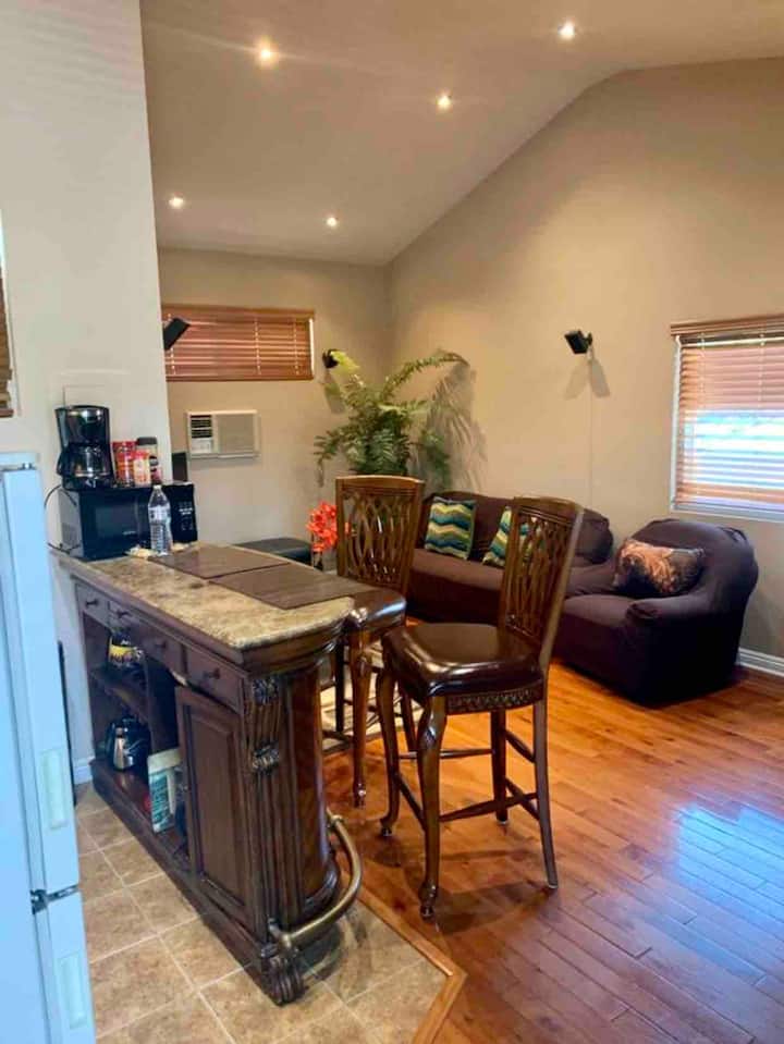 1br/1ba Entire Suite + Netflix - Calabasas, CA
