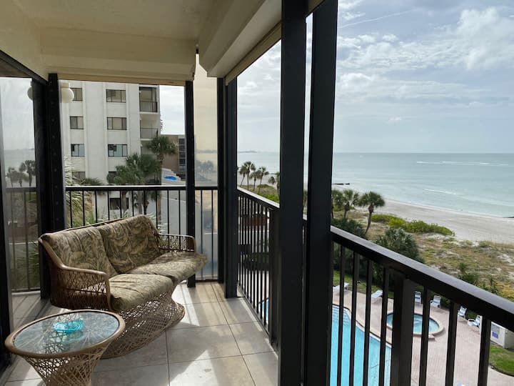 Madeira Beach Condo With Water View - Madeira Beach, FL