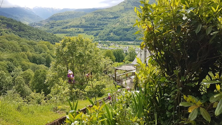 Nid D'aigle Pour Petite Famille De Randonneurs - Hautes-Pyrénées