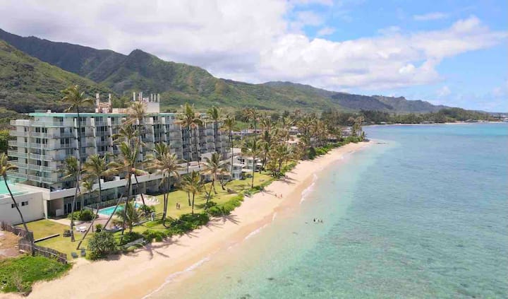 Deluxe Beachfront Condo With A Breath Taking View - Kokololio Beach Park, HI