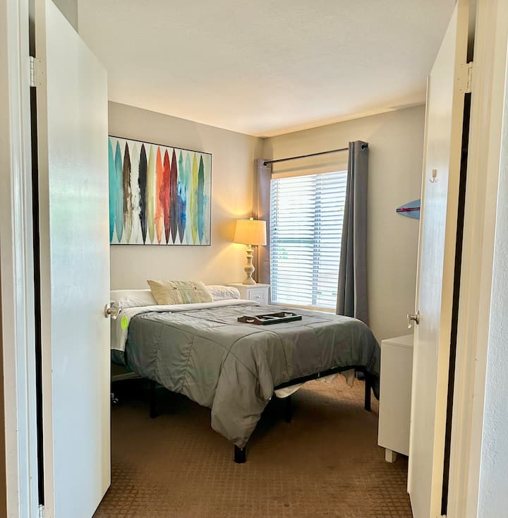Private Guest Room In Fashion Hills Condo - San Diego, CA