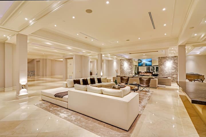 Los Angeles View Modern Estate- Pool- 12,000 Sq Ft - Los Angeles, CA