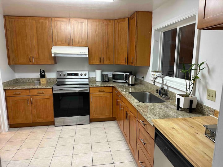 Home Sweet Home Family House Near Seattle - Shoreline, WA