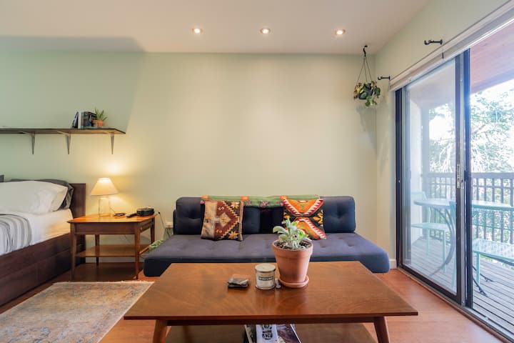 Clean, Modern Pearl St. Condo. Ideal Location! - Boulder, CO
