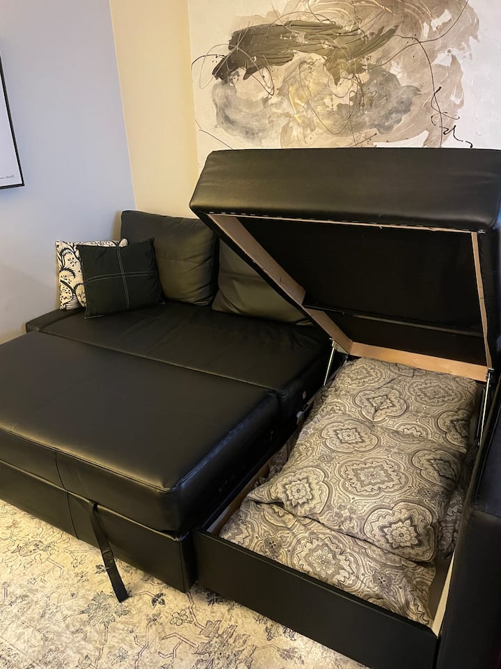 Loft Bedroom, Victorian Charmer Downtown Near Bgh - Brockville