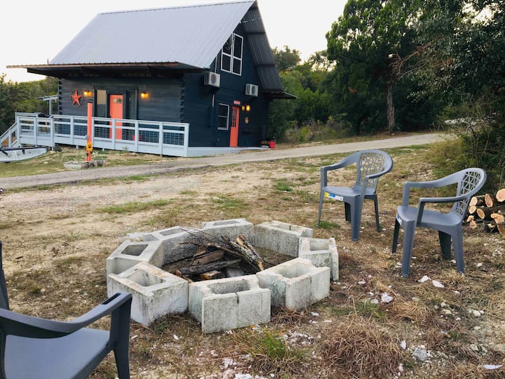 Longhorn Cabin Near Hidden Falls - Spicewood, TX