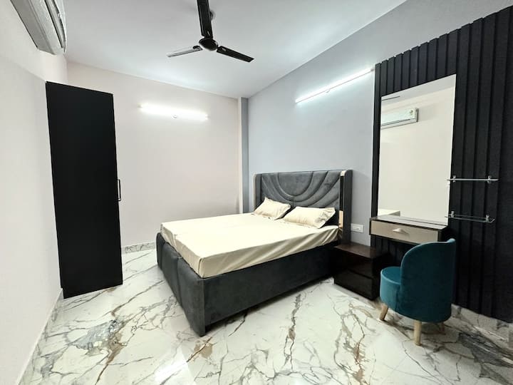 2bhk Apartment. -No Party - New Delhi