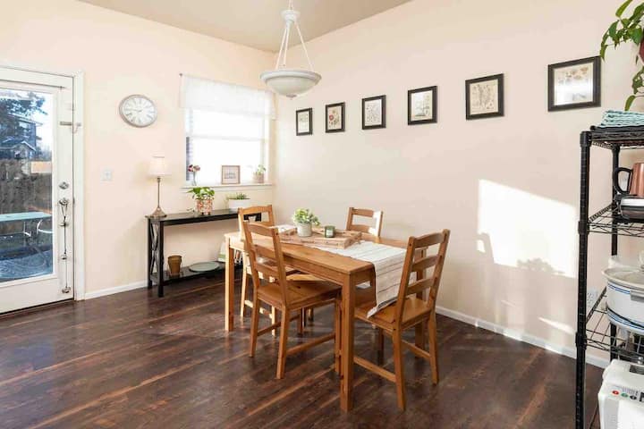 Private Room With House Amenities - Redmond, OR