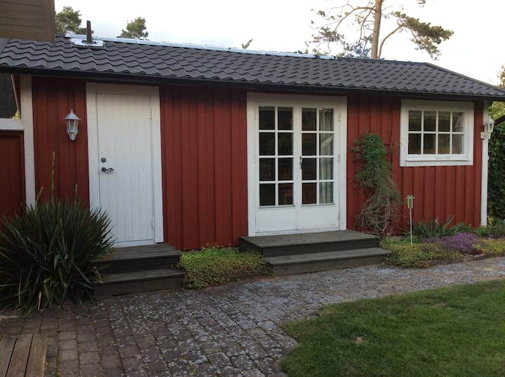 Mysig Stuga I Vacker Trädgård Nära Stranden - Laholm