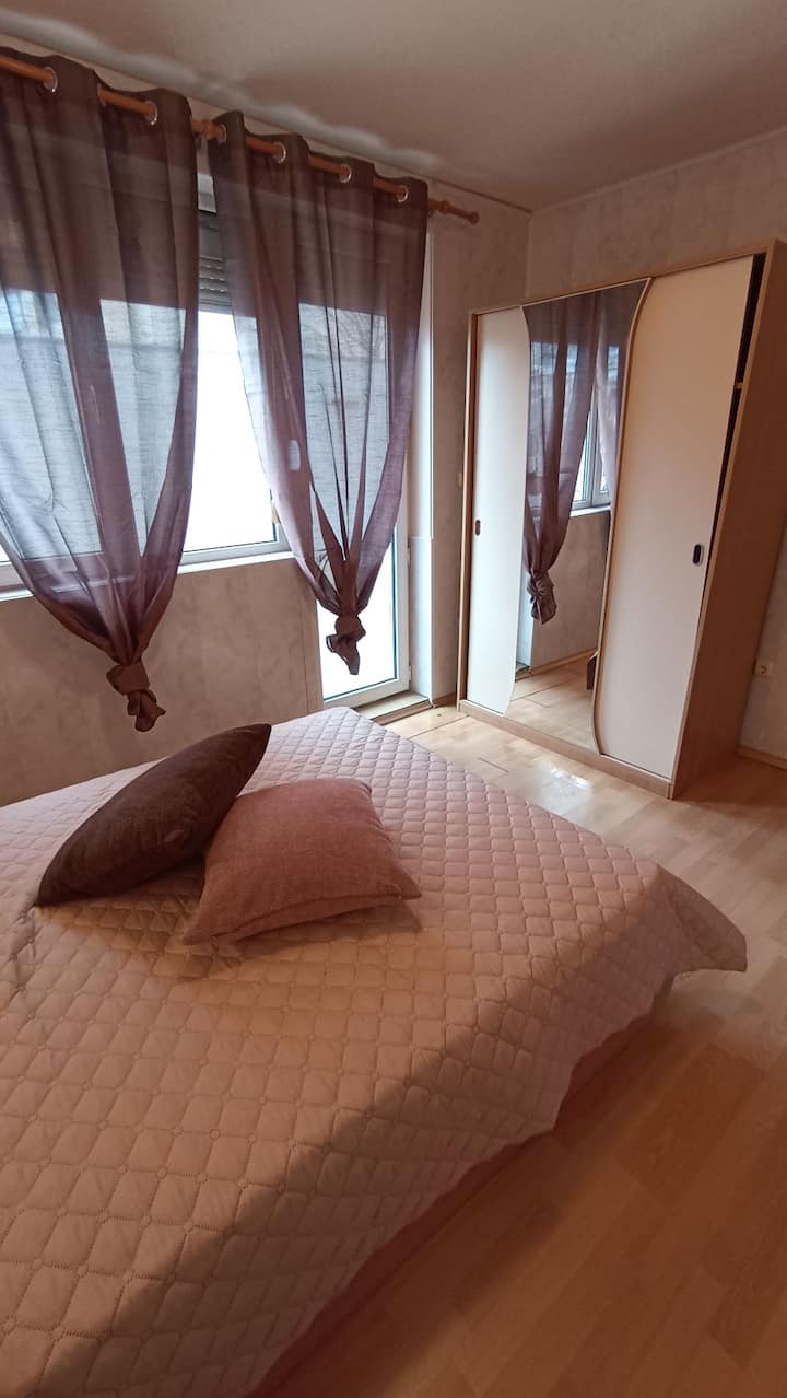 В центъра на Варна,със собствен двор! - Varna