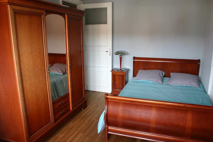 Chambre Avec Salle De Bains Privative Et Garage - Calais