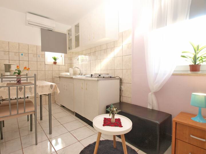 "1649" Studio Apartment For 2 People - Fažana