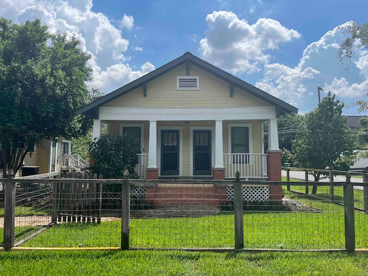 Blossom Bungalow West – A Nature-lover’s Dream - Houston