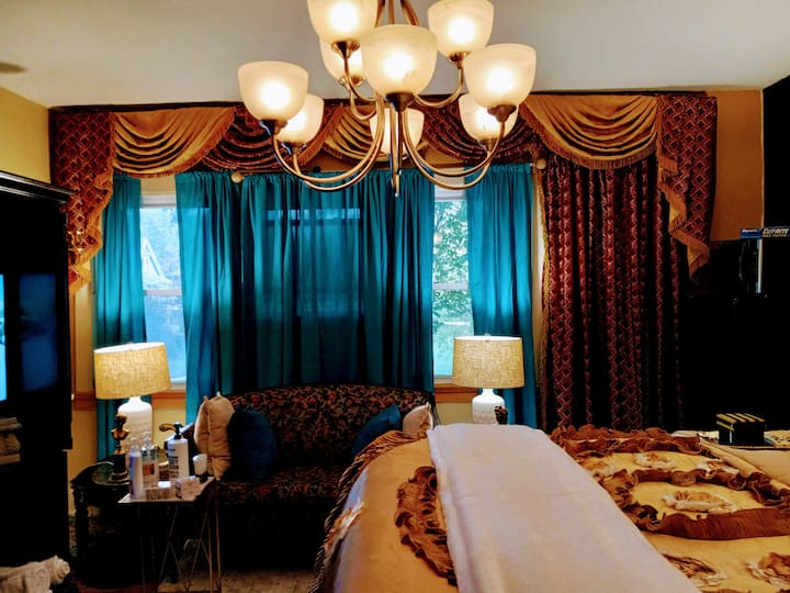 The Venetian Suite. Gated Community - Toledo, OH