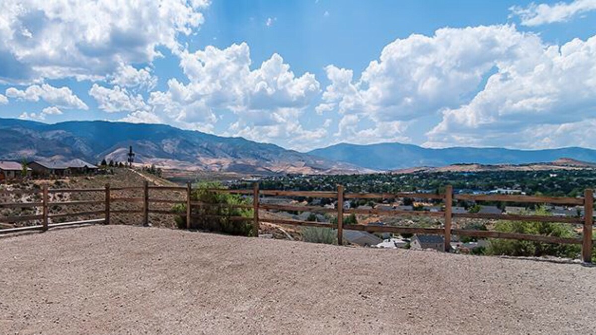 Beautiful MasterBR!Views!Only 3 miles to Downtown！ - Houses for Rent in ...