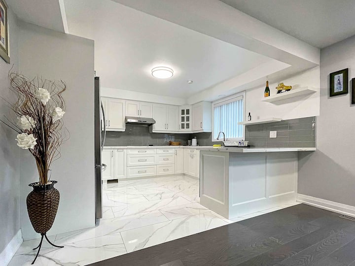 Rare & Spacious Massive Home W 7 Beds - Mississauga
